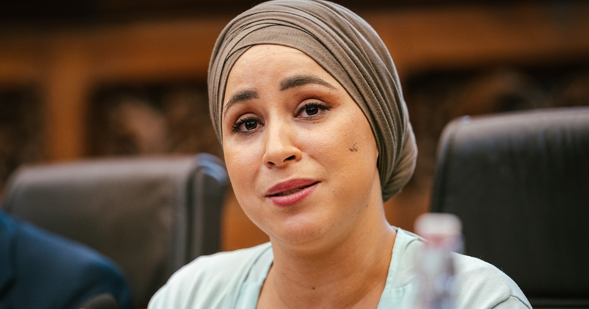 Burgemeester De Clercq nog steeds out, Hafsa El-Bazioui keert terug uit ...