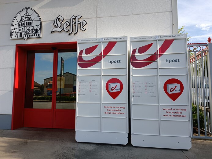 Nieuwe pakjesautomaat van Bpost bij drankencentrale in Stoomtuigstraat ...
