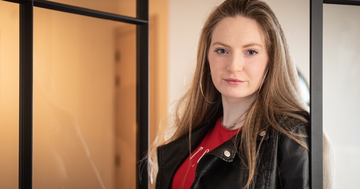 Mucopatiënte Kayleigh (20) stapt podium van modellenverkiezing op: “Een ...