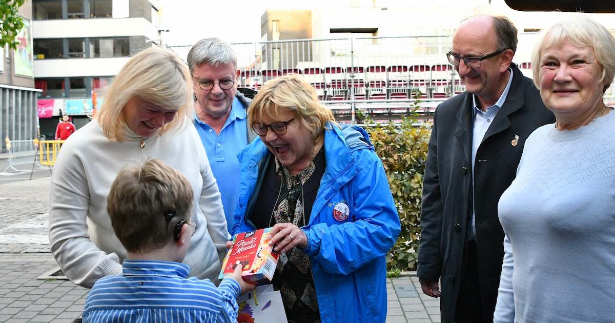 78 jaar nadat haar vader Roeselare hielp bevrijden, hielp Poolse Joanna ...