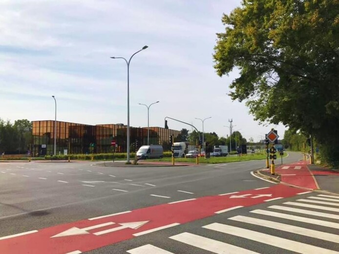 Geen dag te vroeg: afslagstrook Bevrijdingslaan aan buffelbrug wordt ...