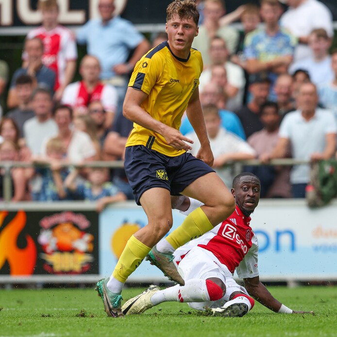 Rein Van Helden en STVV bereiden zich voor op de competitiestart ...