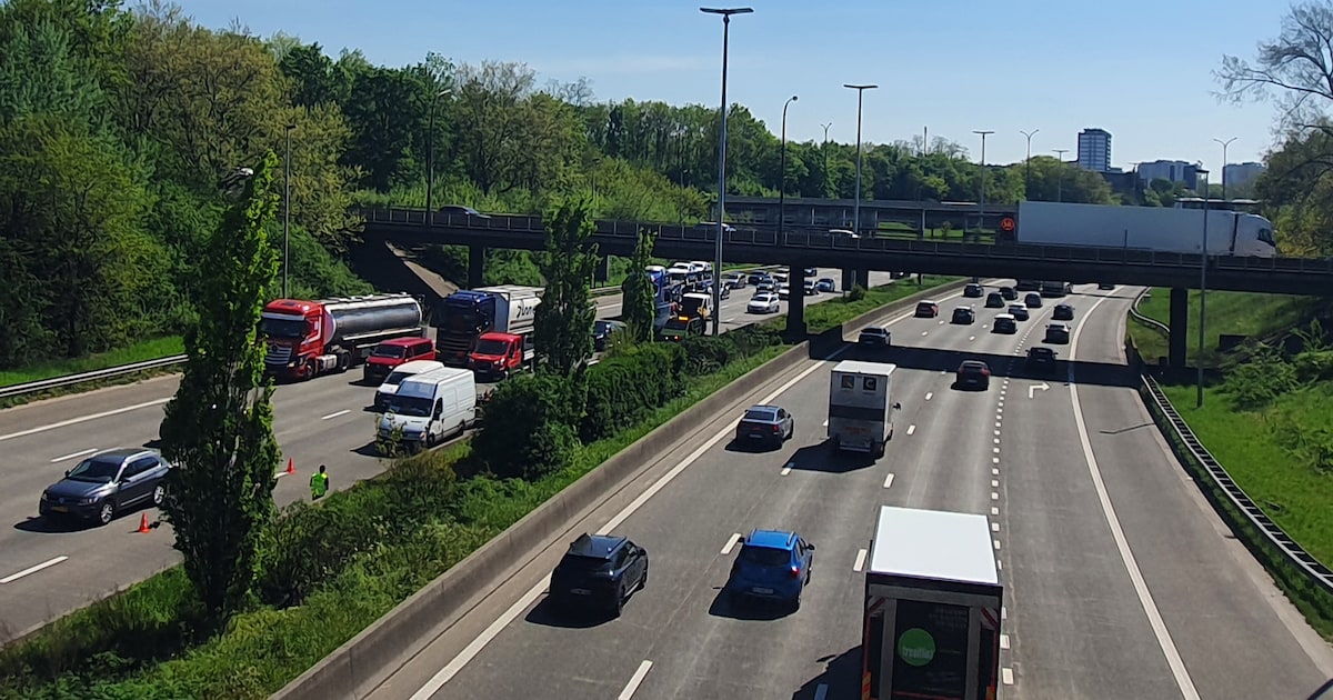 Sterk vertraagd verkeer op E313 richting Luik ter hoogte van Lummen ...