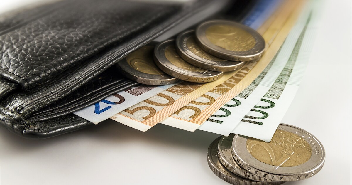 Uitkeringen en ambtenarenlonen stijgen nog een keer: bijkomende ...