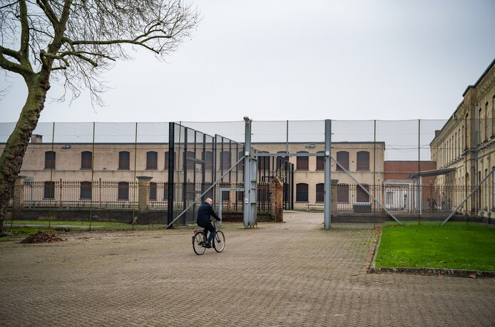 Gevangenisdokter van Merksplas met schaar in hals gestoken: “Geweld ...