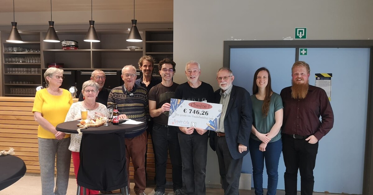 Repair café schenkt bijna 750 euro aan voedselbedeling Lede | Lede | HLN.be