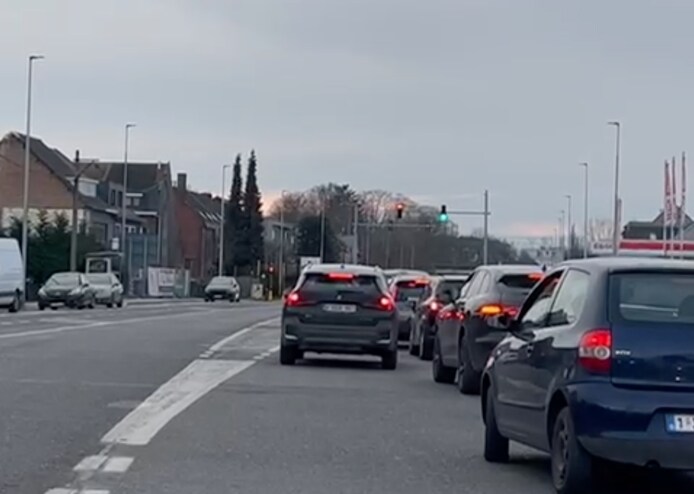 Moeten lichten aan Oude Bareel anders afgesteld worden? “Buurtbewoners ...