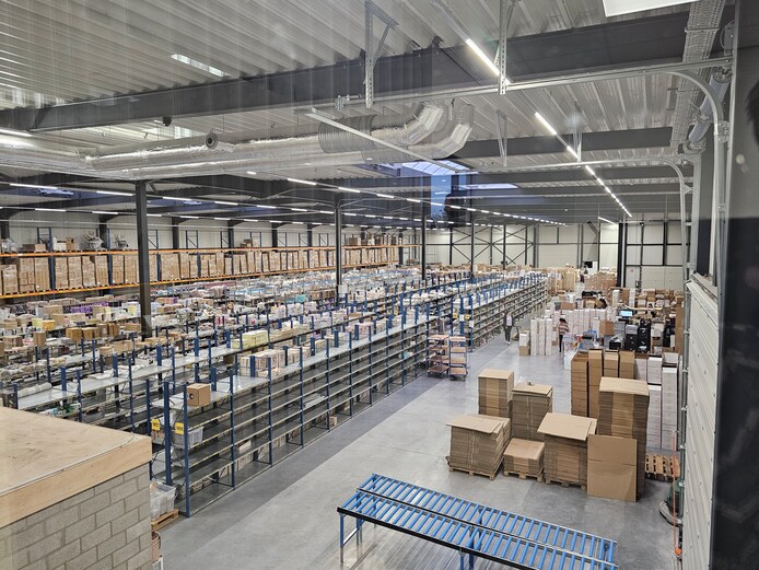 De Gele Flamingo opent nieuw magazijn in Rijkevorsel: “Het blijft soms ...
