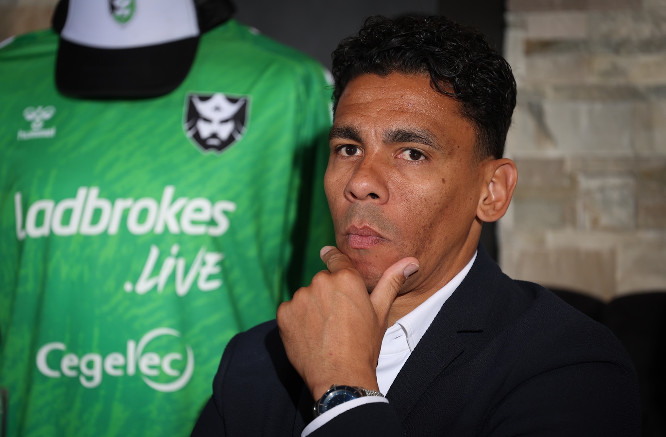 Georges-Louis Bouchez verrast bij Francs Borains: Igor De Camargo is ...