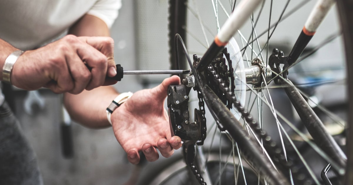 Man monteert gaspedaal op fiets en vlamt politie met 50 kilometer per ...