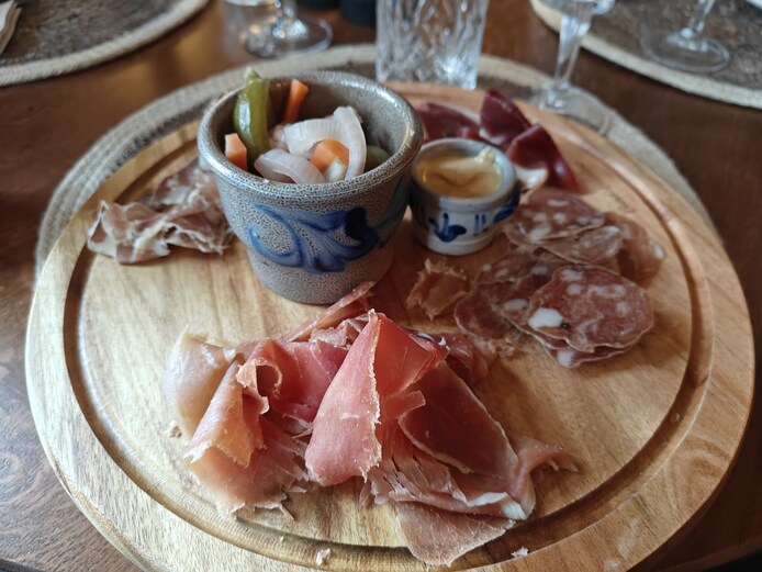 RESTOTIP. Restaurant Romiel in Westouter: “Helemaal zoals in grootmoeders tijd” | Restotips Zuid ...