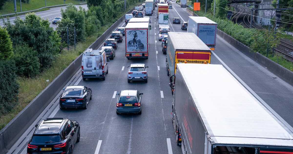 Uur file op Antwerpse Ring richting Nederland door ongeval bij ...