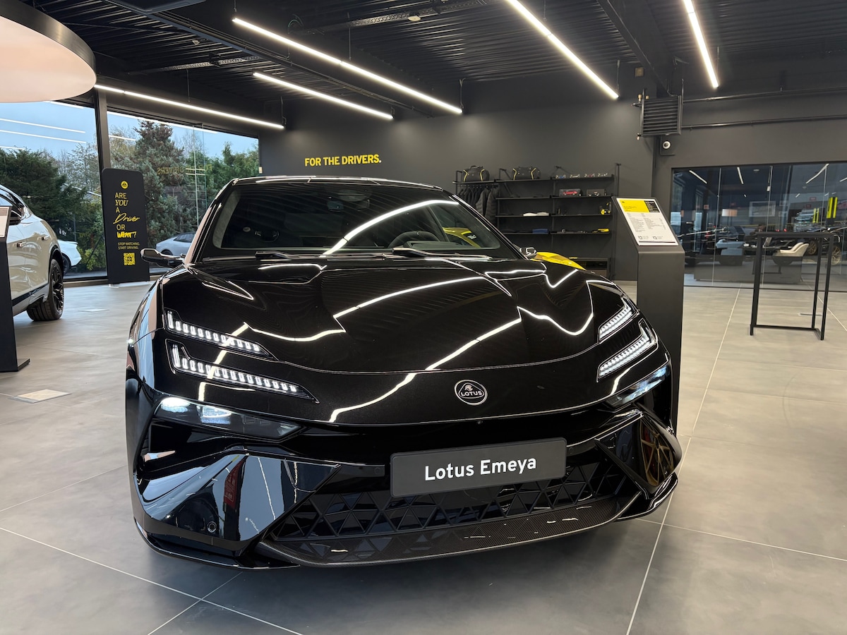 IN BEELD. Exclusieve automerken openen Oost-Vlaamse showroom in Deinze ...