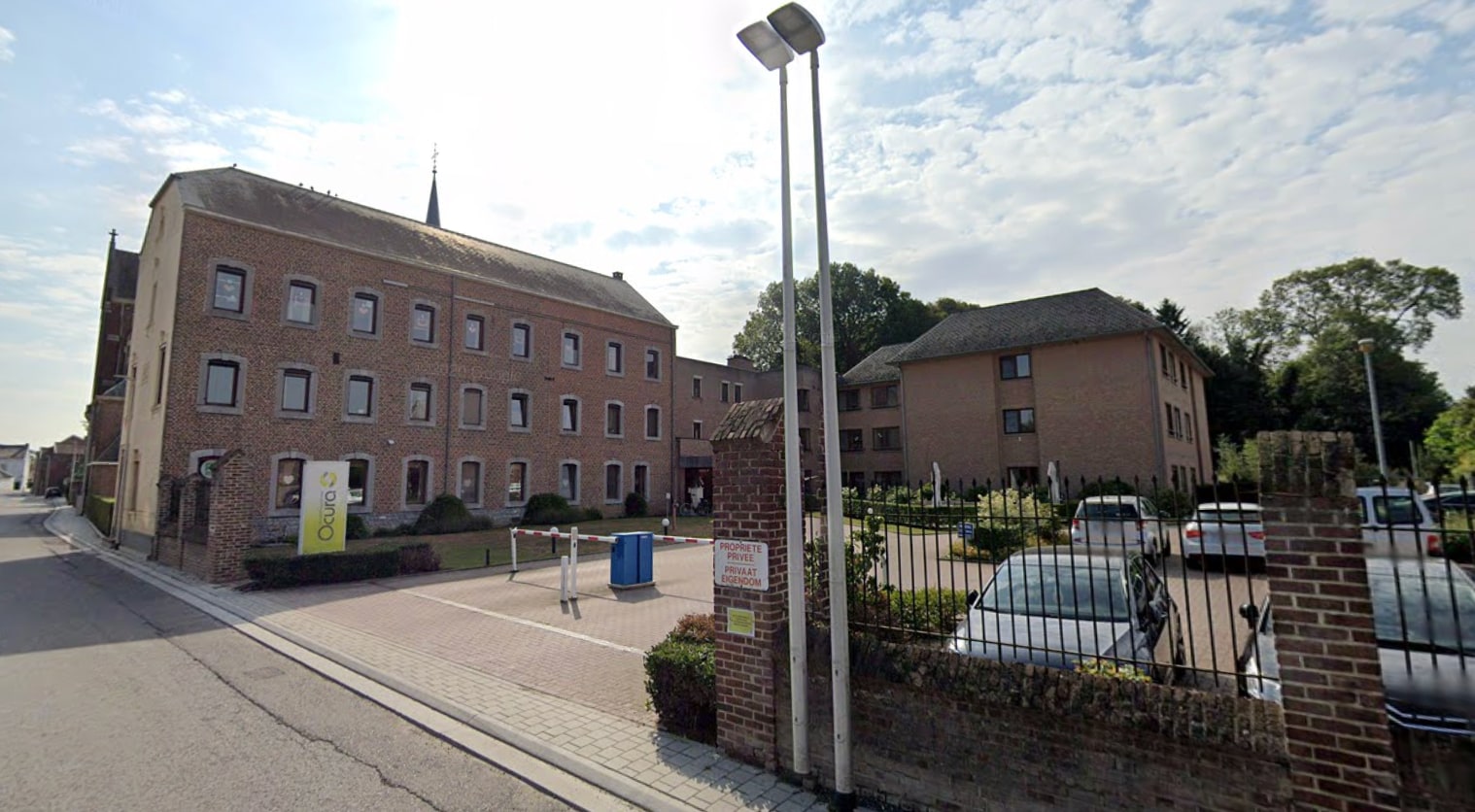 Zoon wil moeder (91) videobellen in rusthuis, maar ziet verzorger ...