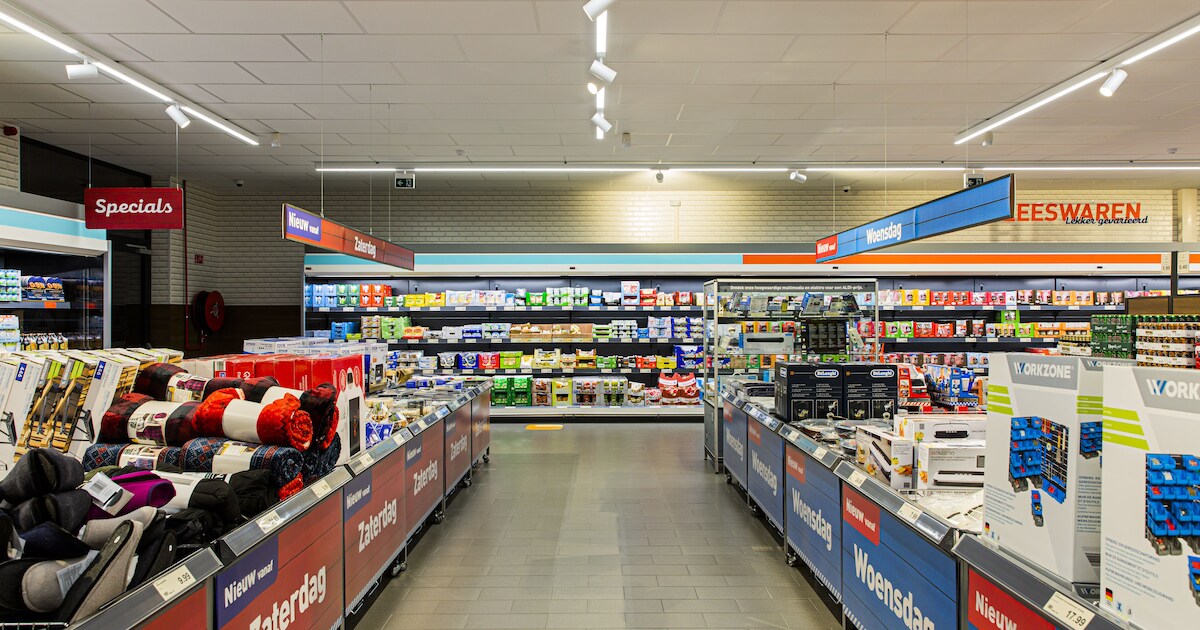 Aldi een week gesloten, versassortiment komt helemaal vooraan: “Met onze nieuwe winkelinrichting ...