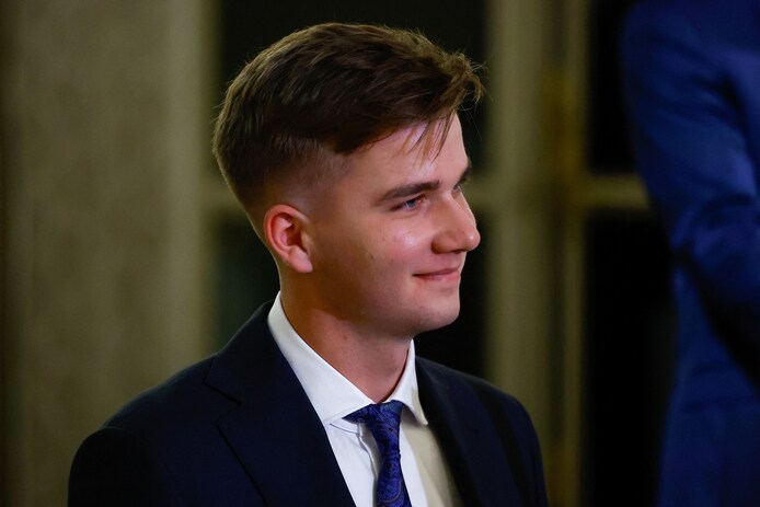 “Prins Gabriël lijkt wel security-agent van Filip en Mathilde”: onze ...