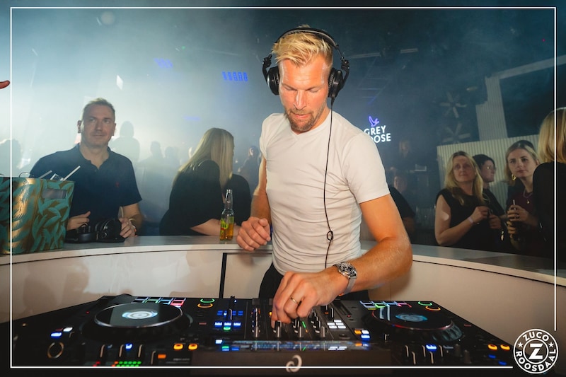 Uit ‘De verraders’ gezet, awardshow afgevoerd en contract als ...