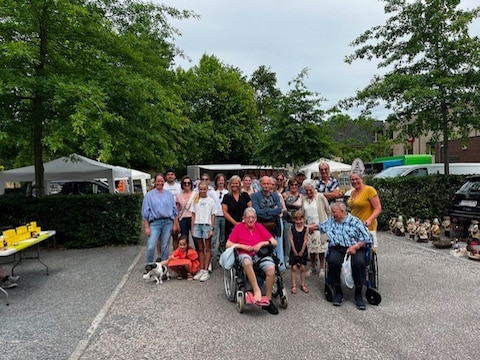 Eerste lentemarkt van wzc Heiberg is een succes: “Dit brengt mensen ...