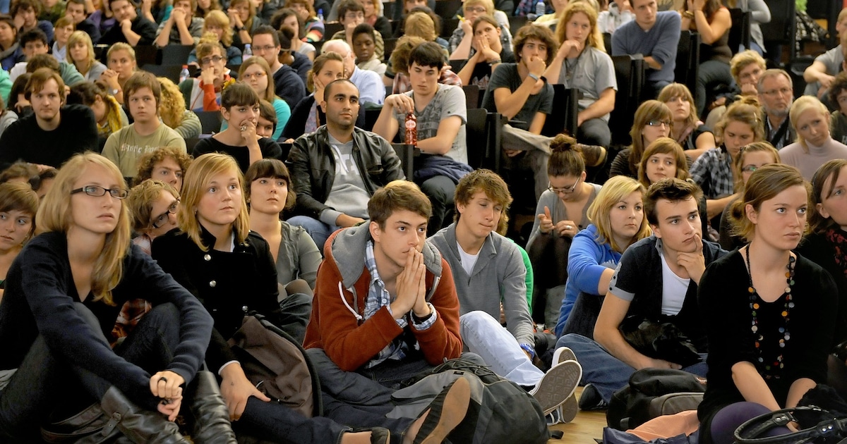 UGent kampt met overvolle aula: “1.550 studenten voor amper 996 ...