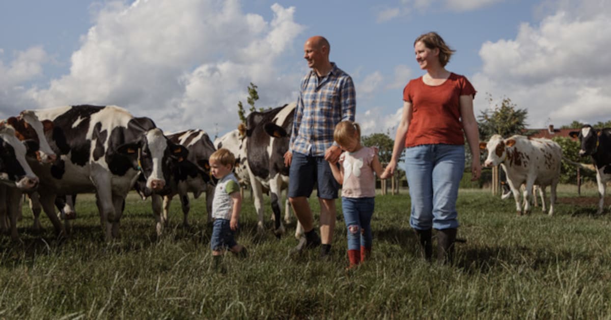 Boer Benny (40) en boerin Sarah (37) zetten poorten ‘Van eigen kweek ...