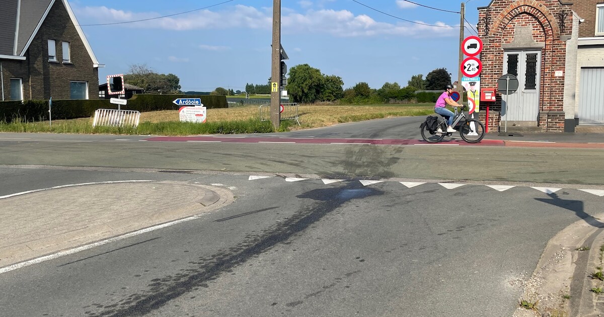Kilometerslang olie- of mazoutspoor doorkruist Izegem en deelgemeenten | Izegem | HLN.be