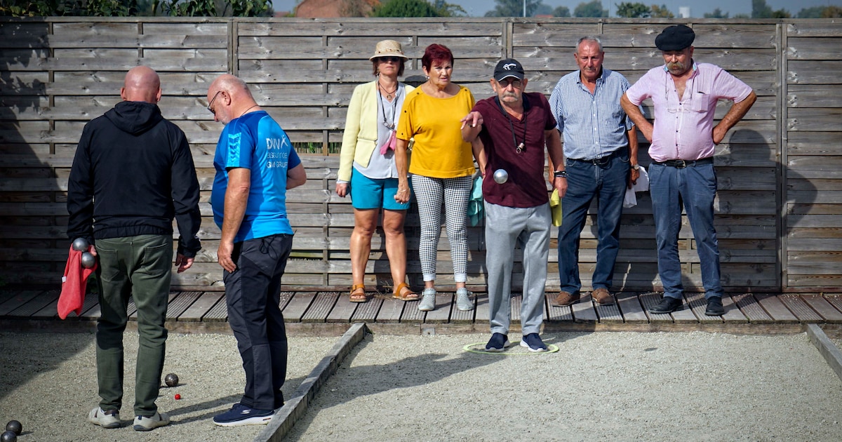 Meer dan 30 spelers verzamelden zich voor het traditionele petanque ...