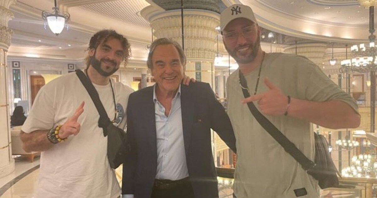 Adil El Arbi en Bilal Fallah ontmoeten regisseur Oliver Stone: “Een uur ...