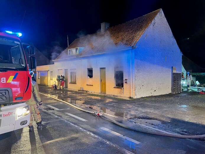 Jason (23) ziet huis in vlammen opgaan net voor hij er gaat wonen ...
