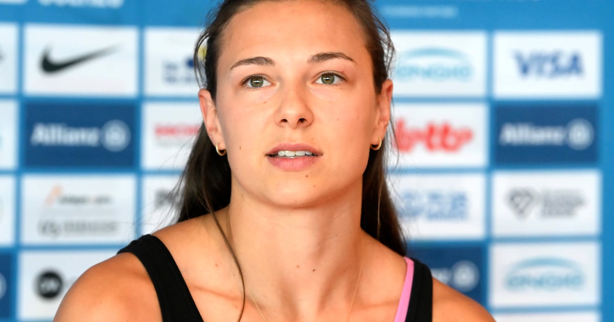 Na moedige getuigenis over eetstoornis is polsstokspringster Elien ...