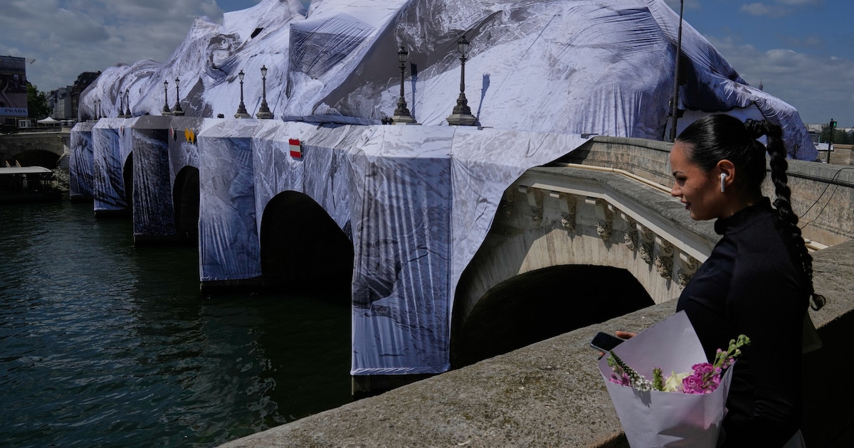 Een brug of toch eerder een grot? Pont Neuf in Parijs krijgt ...