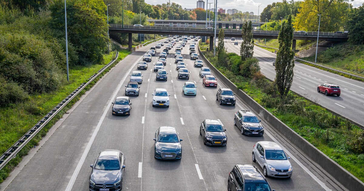 15 minuten file op Antwerpse Ring richting Nederland door ongeval ter ...