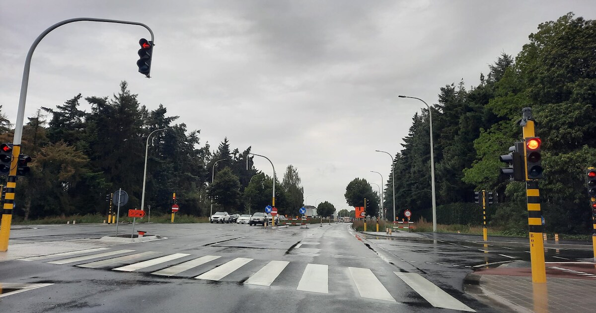 Kruispunt Kortrijkse Heerweg met Ringlaan is opnieuw open | Deerlijk | hln.be