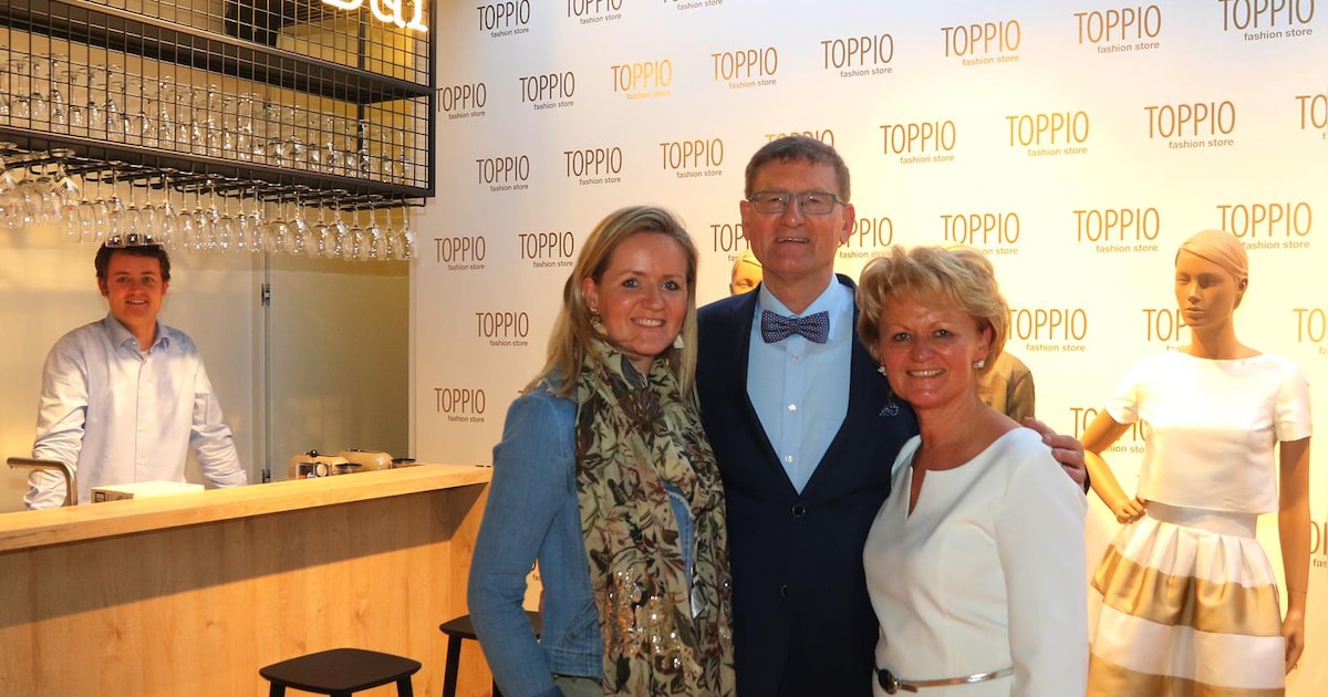 Vernieuwde kledingzaak Toppio heropent met gezellige 'mannenbar ...