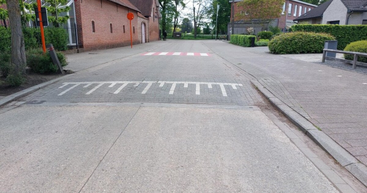 Verkeersdrempel in Ter Laken wordt heraangelegd: “Krijgt een minder ...
