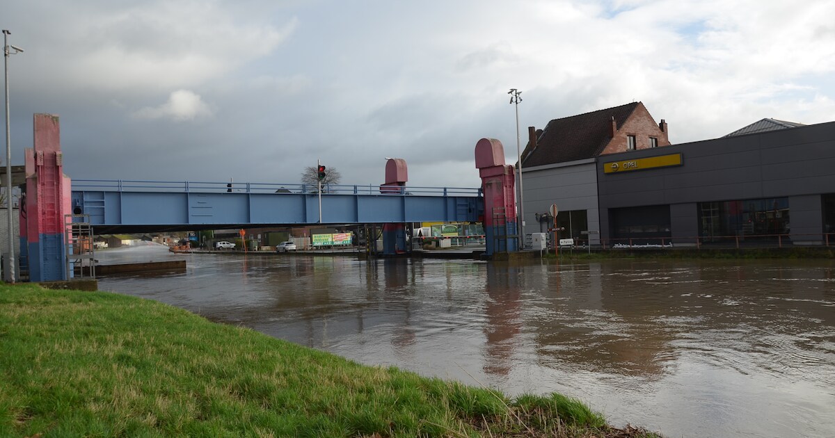Werken aan Oude Kaaibrug lopen vertraging op door slecht weer | Ninove ...