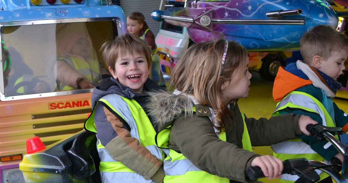 Kleutertjes VBS De Toren verklaren kermis Achterbos officieel voor ...