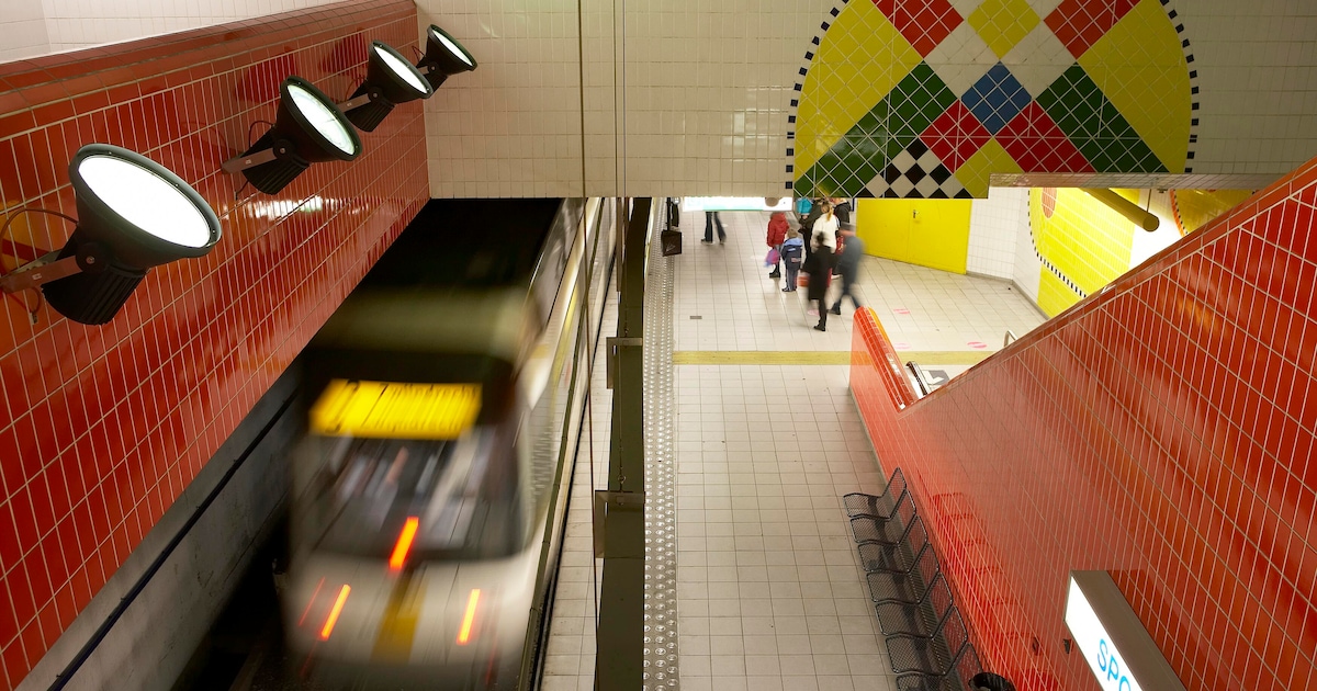 De Lijn vernieuwt roltrappen in drie Antwerpse metrostations | Antwerpen | HLN.be
