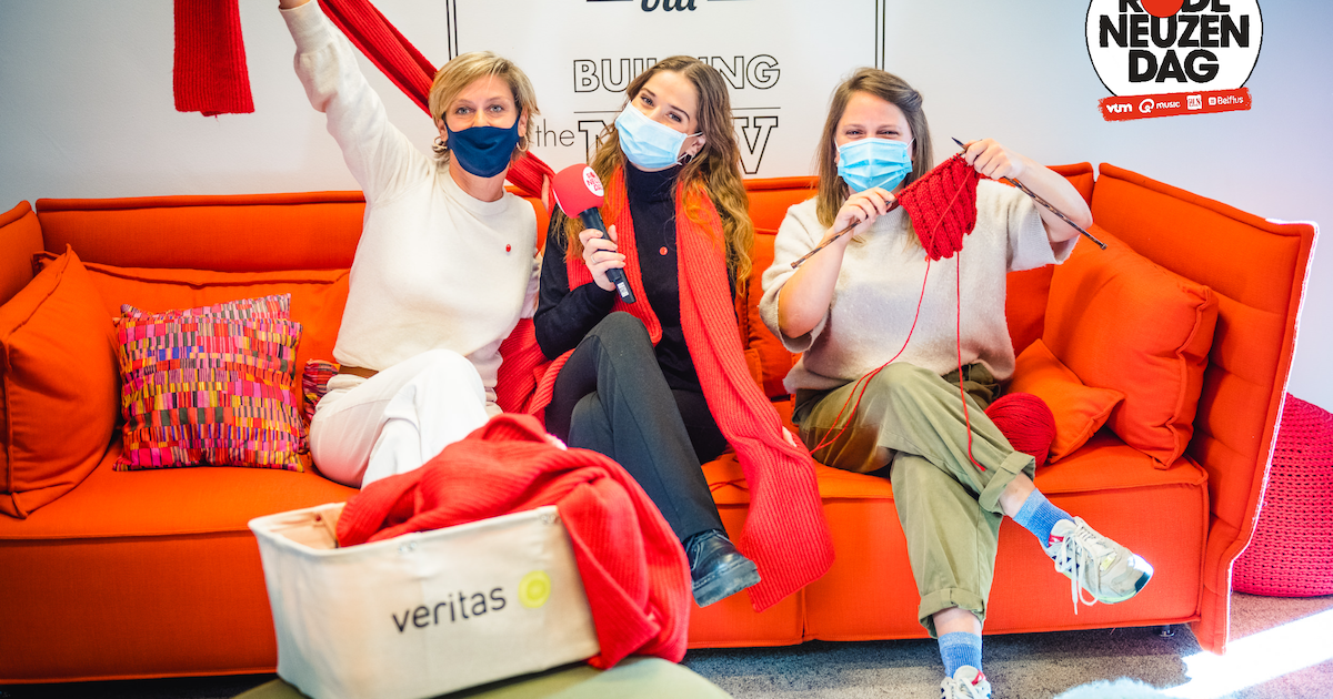 Laura Tesoro gaat voor Rode Neuzen Dag op bezoek bij Veritas (en leert ...