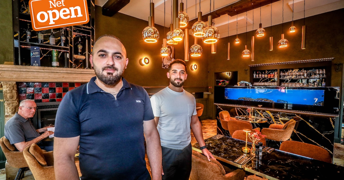 NET OPEN. Turkse familie neemt Italiaanse chef in de arm in restaurant ...