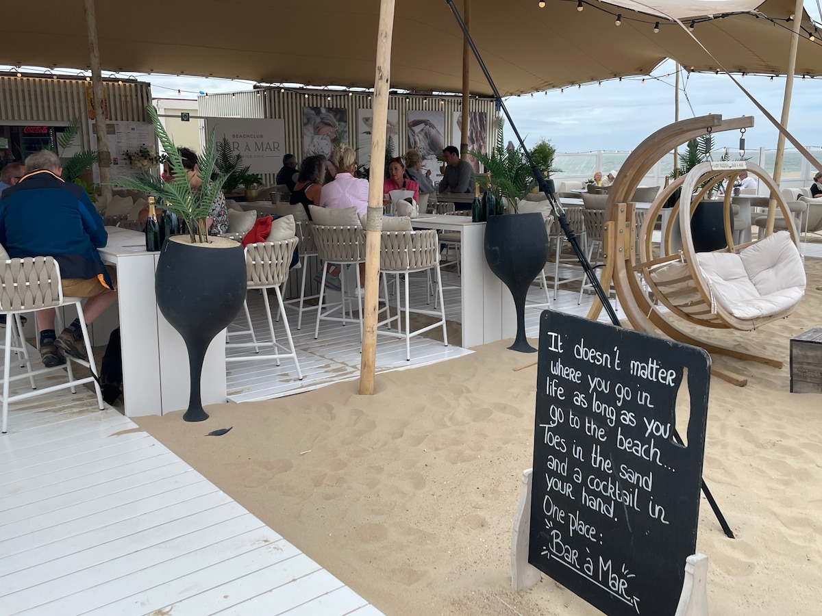 Beachbar Bar à Mar pakt uit met grotere bar en uitgebreide eetkaart ...