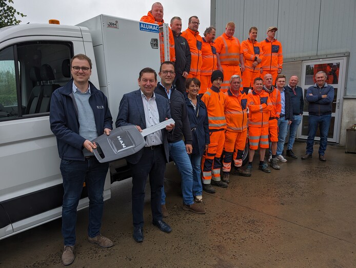 Technische dienst neemt nieuwe MAN kipper in ontvangst | Ledegem | hln.be