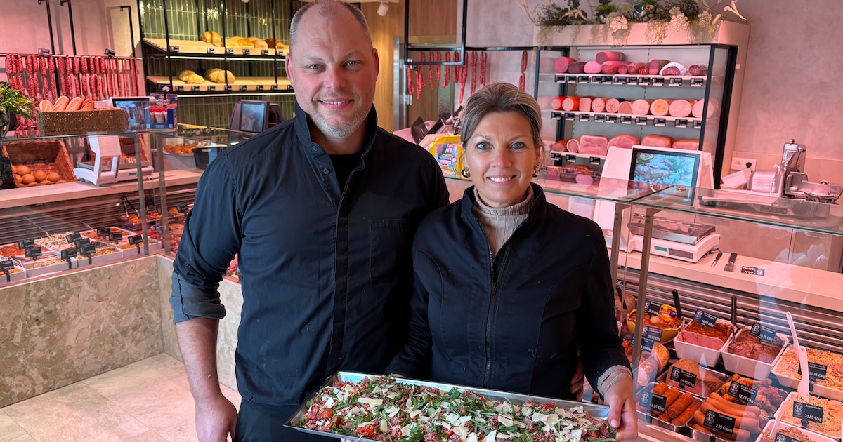 Slager Jenzy (41) heropent vernieuwde winkel in Merendree: “Een investering voor onze trouwe ...