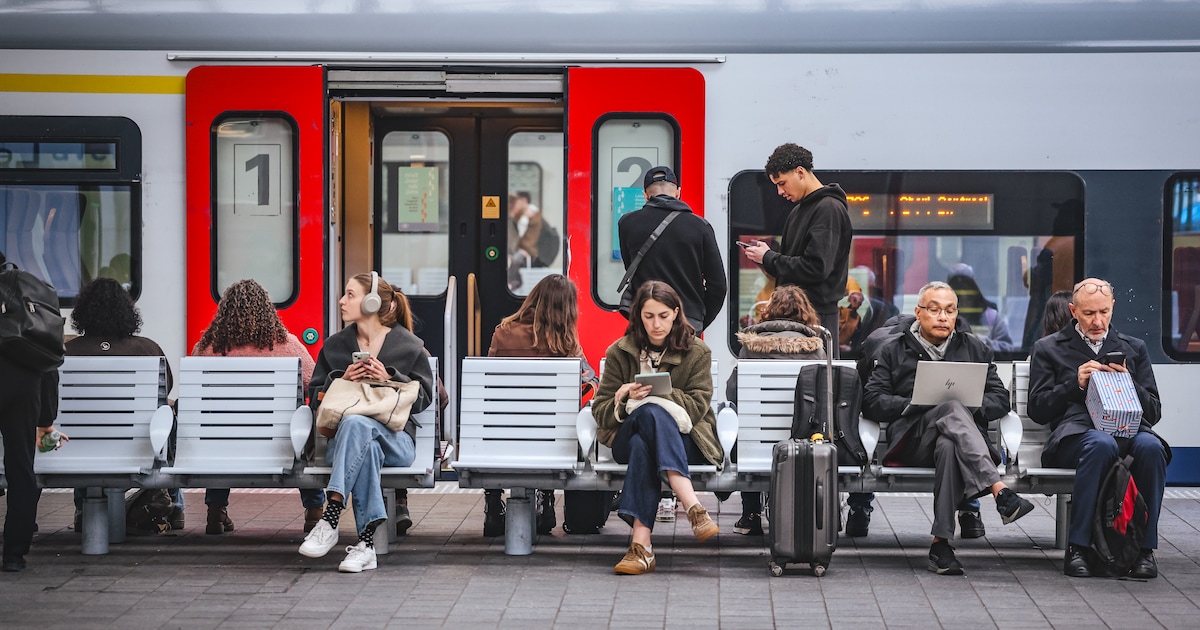 Afstand bepaalt de prijs, reizen tijdens de daluren wordt goedkoper: dit zijn nieuwe tarieven ...