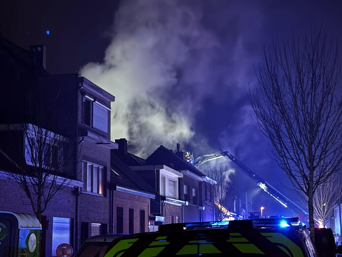 Brandweer moet uitrukken voor uitslaande woningbrand in Antwerpse ...