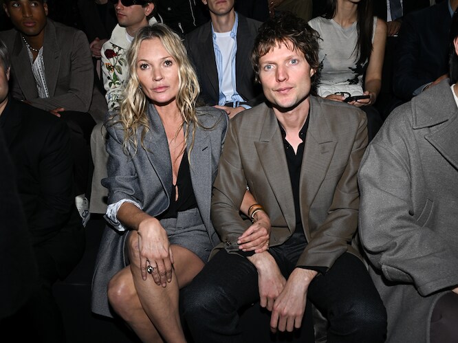 SHOWBITS. De vrouw van Staf Coppens draait door en de manager van Karen ...