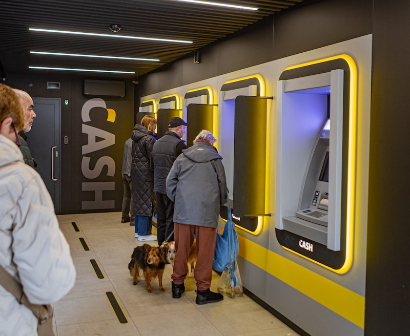 Storing bij bankautomaten in het hele land verholpen: klanten konden ...