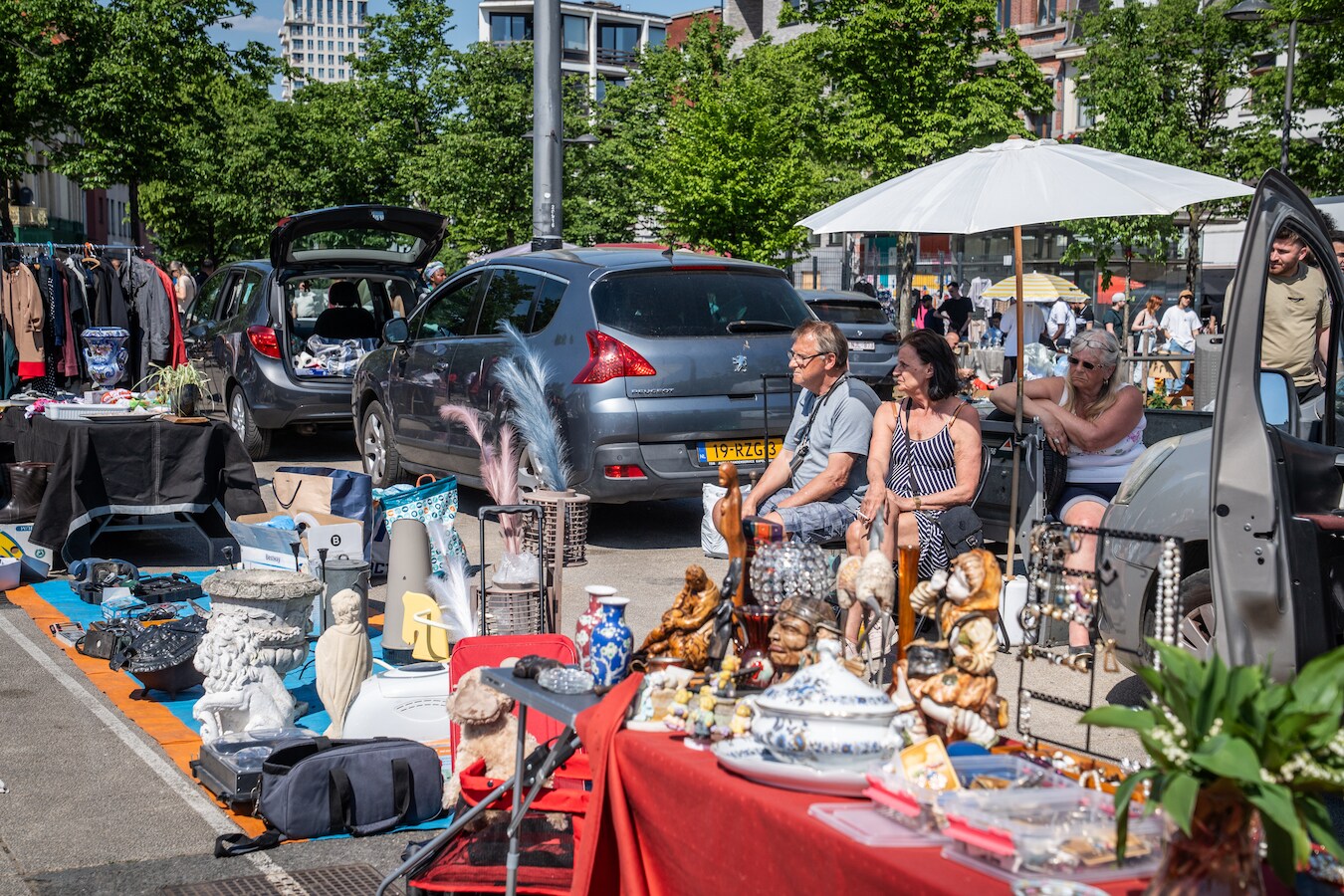KIJK. Na twintig jaar terug braderij op Sint-Jansplein: “Alles wat je nodig hebt om de glimlach ...