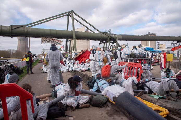 Blokkade van Cargill in Gentse haven beëindigd: honderden betogers ...