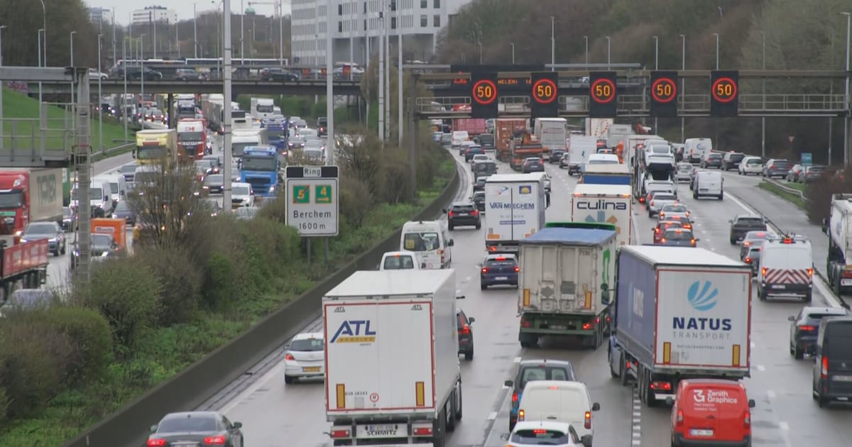Ruim half uur file op Antwerpse Ring richting Nederland vanaf Antwerpen ...