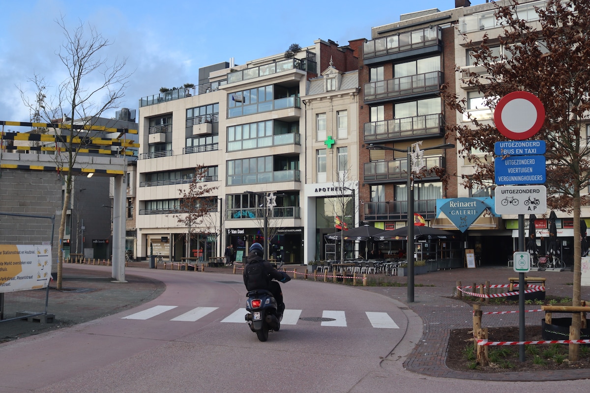 Man in de cel na overlast op Grote Markt | Sint-Niklaas | HLN.be
